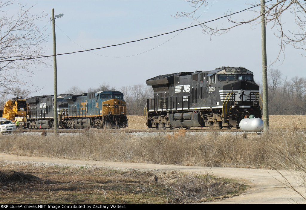 NS 3605 CSX 385 NS 3629